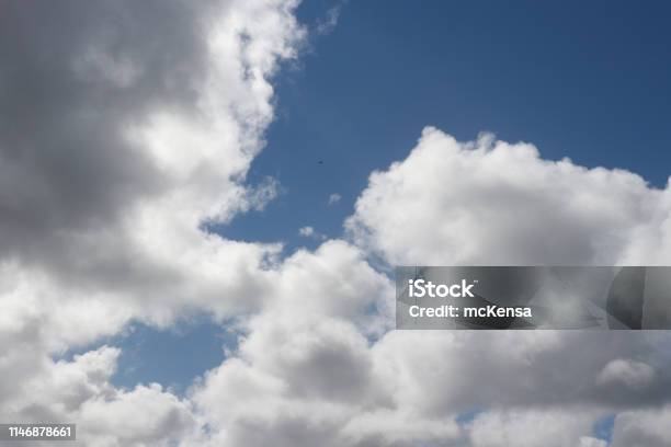 Awan Gelap Di Langit Mendung Foto Stok Unduh Gambar Sekarang Alam Angin Awan Langit Istock