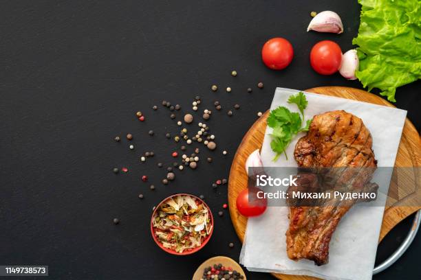 Steak Daging Sapi Pedas Yang Dimasak Di Atas Batu Bara Atau Panggang
