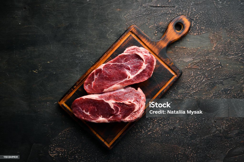 Daging Marmer Mentah Black Angus Steak Ribeye Di Meja Tua Tampilan Atas