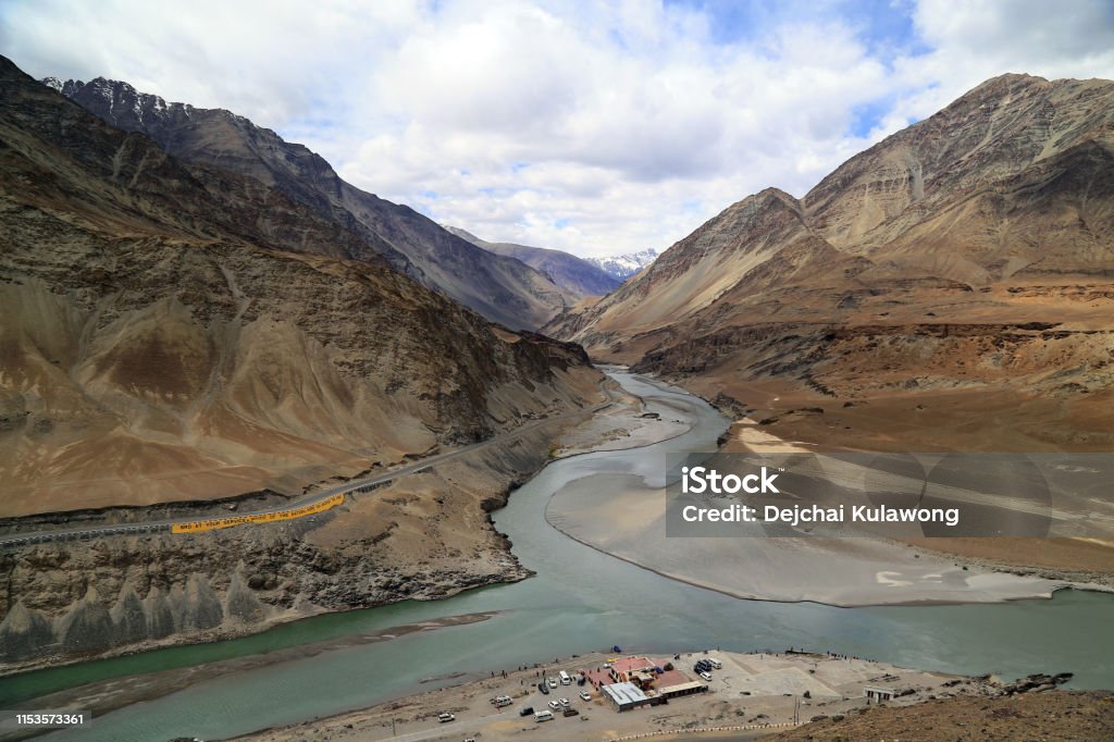 Punto De Sangam Leh Ladakh India Foto de stock y más banco de imágenes ... Punto De Sangam Leh Ladakh India Foto de stock y más banco de imágenes ...