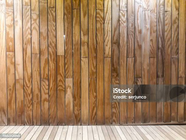 Dinding Berpakaian Papan Kayu Beech Dengan Balok Cahaya Yang