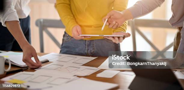 Desainer Grafis Ui Ux Aplikasi Perencanaan Sketsa Kreatif Prototipe