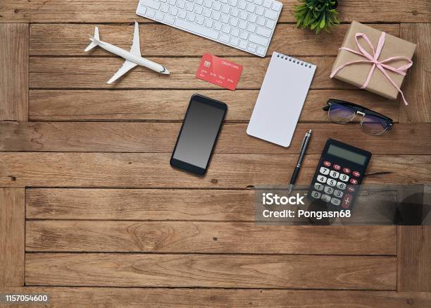 Meja Kantor Ruang Kerja Kreatif Di Tampilan Atas Dengan Aksesori Dengan
