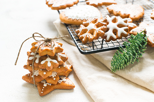 Kue Latar Belakang Roti Jahe Natal Dengan Cemara Pinus Pada Tekstur