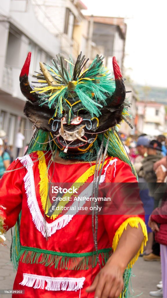 Orang Dengan Topeng Iblis Hitam Foto Stok - Unduh Gambar Sekarang ... Orang Dengan Topeng Iblis Hitam Foto Stok - Unduh Gambar Sekarang ...