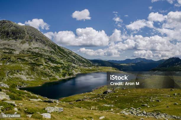 Lanskap Gunung Dan Danau Bucura Glasial Di Taman Nasional Retezat ... Lanskap Gunung Dan Danau Bucura Glasial Di Taman Nasional Retezat ...