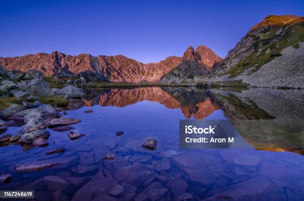 Lanskap Gunung Dan Danau Taul Portii Glasial Di Taman Nasional Retezat ... Lanskap Gunung Dan Danau Taul Portii Glasial Di Taman Nasional Retezat ...