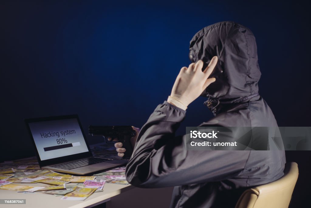 El Programador De Hackers Anónimos Utiliza Un Portátil Sosteniendo Un ... El Programador De Hackers Anónimos Utiliza Un Portátil Sosteniendo Un ...