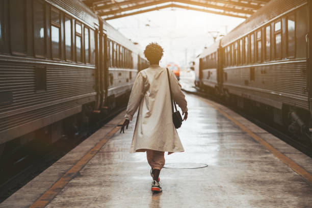 126700 Mujer Despidiendose Fotografías De Stock Fotos E Imágenes Libres De Derechos Istock