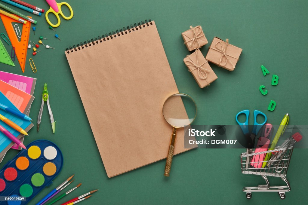 Latar Belakang Sekolah Kembali Ke Sekolah Foto Stok - Unduh Gambar ... Latar Belakang Sekolah Kembali Ke Sekolah Foto Stok - Unduh Gambar ...