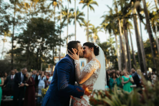 Wedding Kiss Pictures | Download Free Images on Unsplash