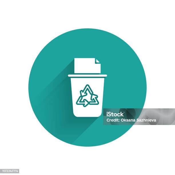 Bac De Recyclage Blanc Avec Licône De Symbole De Recyclage Disolement