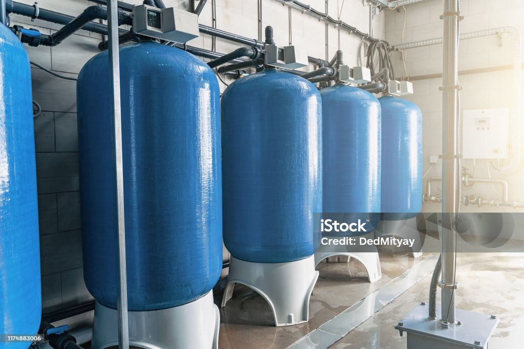 Pabrik Atau Pabrik Air Minum Murni Tangki Besi Besar Dan Filter