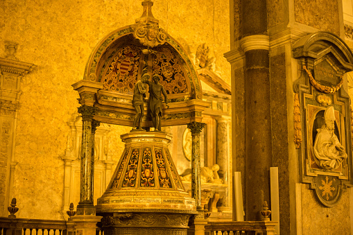 Patung Di Katedral Napoli Adalah Gereja Katolik Roma Dan Pusat Uskup