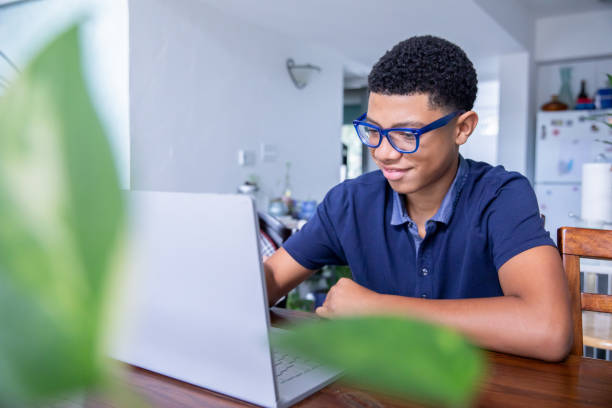 Boy With Laptop Pictures | Download Free Images on Unsplash