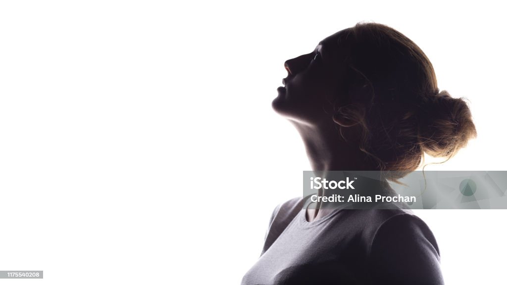 Siluet Sosok Gadis Cantik Profil Wanita Di Latar Belakang Putih ... Siluet Sosok Gadis Cantik Profil Wanita Di Latar Belakang Putih ...