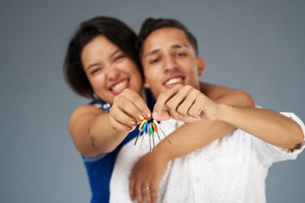 Familia Hispana Construcción De Una Nueva Casa Feliz Chica Banco De