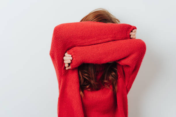 40800 Hiding Face Fotos De Stock Imagens E Fotos Royalty Free Istock