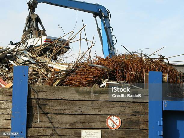 Recycling Of 지동차 0명에 대한 스톡 사진 및 기타 이미지 0명 경계 표지 고리 발톱 Istock
