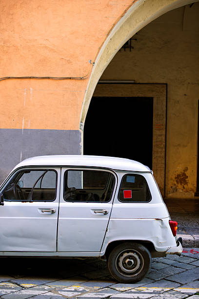 30,000+ Renault Pictures | Download Free Images on Unsplash