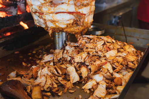 Geleneksel Türk Tavuk Döner Kebap Et Shawarma Veya Gyros Stok Fotoğraflar And Akdeniz Kültürü‘nin