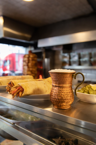 Geleneksel Türk Tavuk Döner Kebap Et Shawarma Veya Gyros Stok Fotoğraflar And Akdeniz Kültürü‘nin