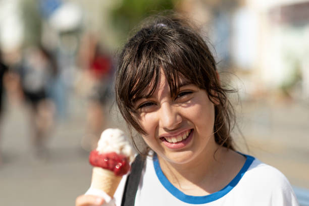 380 Girl Licking Popsicle Fotografías De Stock Fotos E Imágenes Libres De Derechos Istock