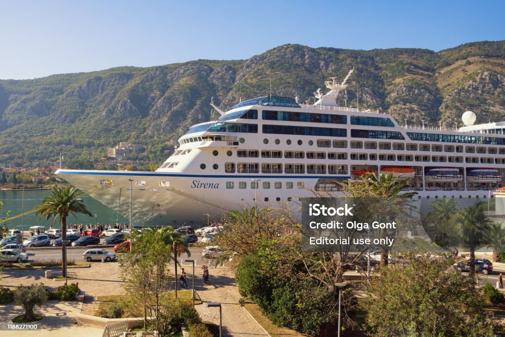 Photo Libre De Droit De Le Navire De Croisière Sirena Est Arrivé Au