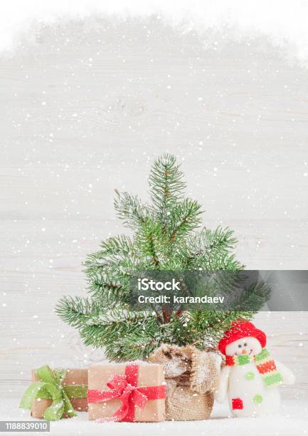 Kartu Natal Dengan Pohon Cemara Dan Kotak Hadiah Foto Stok - Unduh ... Kartu Natal Dengan Pohon Cemara Dan Kotak Hadiah Foto Stok - Unduh ...