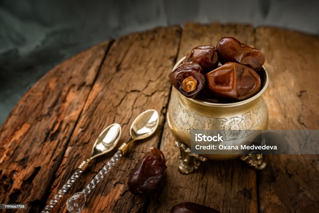 Buah Kurma Kering Atau Kurma Makanan Ramadan Mangkuk Indah Penuh Buah ... Buah Kurma Kering Atau Kurma Makanan Ramadan Mangkuk Indah Penuh Buah ...