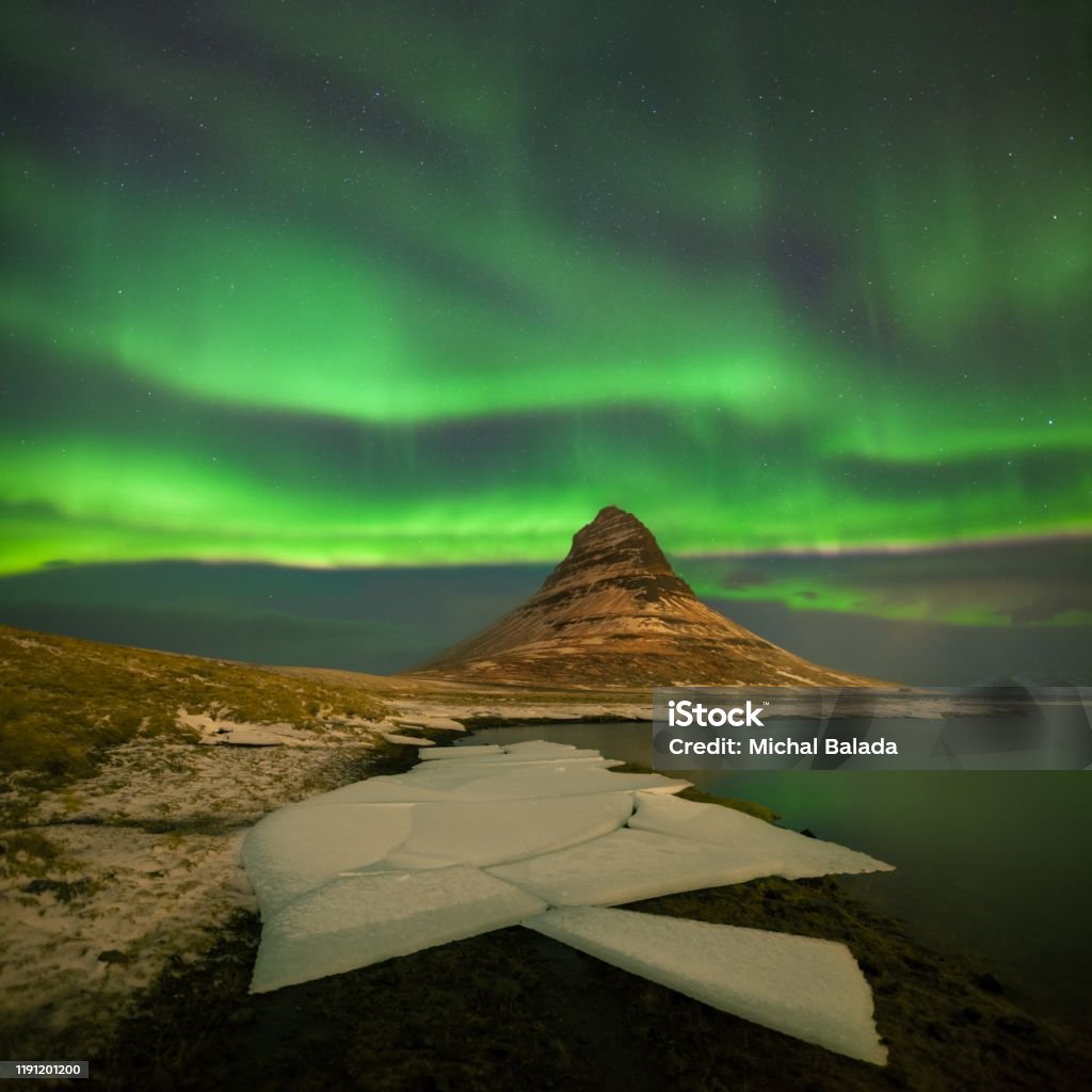 Lampu Utara Yang Indah Atau Aurora Borealis Di Islandia Ini Diambil Di ... Lampu Utara Yang Indah Atau Aurora Borealis Di Islandia Ini Diambil Di ...