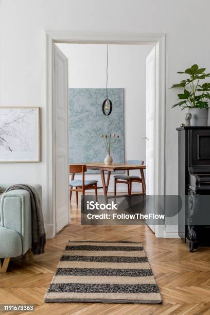 Ruang Tamu Skandinavia Yang Bergaya Dengan Sofa Mint Desain Furnitur