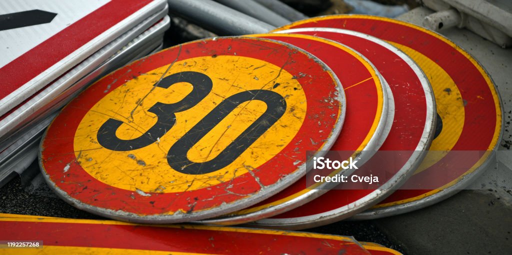 Tanda Batas Kecepatan Papan Nama Batas Kecepatan Kuningmerah Nomor 30 ... Tanda Batas Kecepatan Papan Nama Batas Kecepatan Kuningmerah Nomor 30 ...
