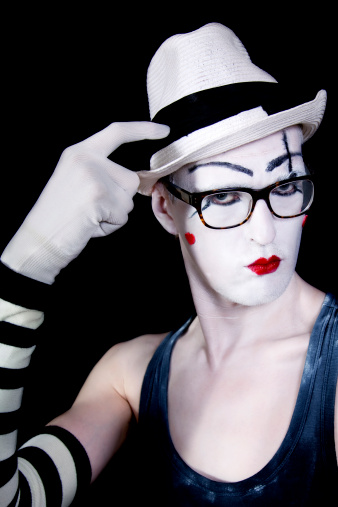Mime 흰색 모자 글라스잔 및 장갑 Theatrical Performance에 대한 스톡 사진 및 기타 이미지
