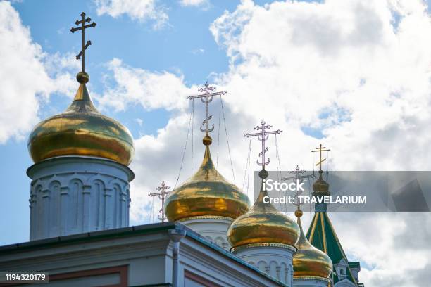 Kubah Gereja Ortodoks Salib Emas Gereja Rusia Tempat Suci Bagi Jemaat ... Kubah Gereja Ortodoks Salib Emas Gereja Rusia Tempat Suci Bagi Jemaat ...