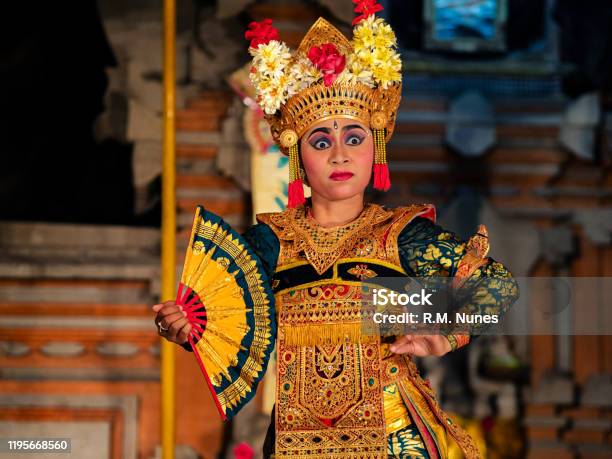 Bali Indonesia Penari Bali Tampil Tari Legong Pakai Kostum Upacara Tradisional Foto Stok Unduh