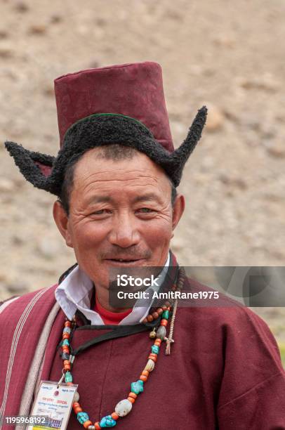 Potret Seorang Pria Ladakhi Dengan Pakaian Tradisional Saat Kunjungan ... Potret Seorang Pria Ladakhi Dengan Pakaian Tradisional Saat Kunjungan ...