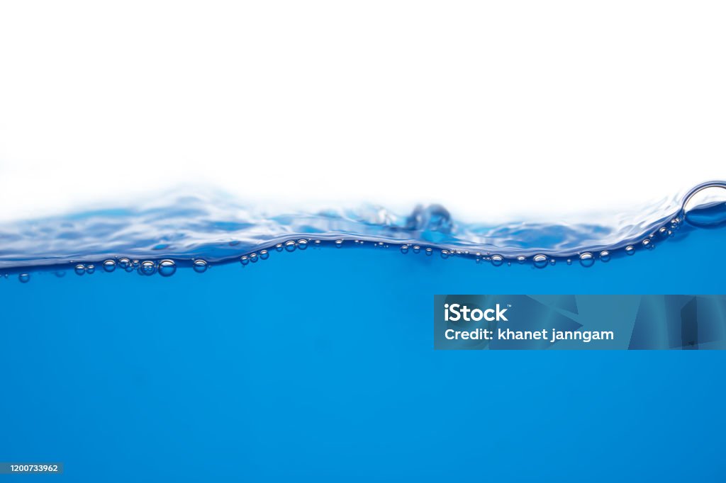 Bewegliche Blaue Wasseroberfläche Und Blasen Auf Weißem Hintergrund ... Bewegliche Blaue Wasseroberfläche Und Blasen Auf Weißem Hintergrund ...
