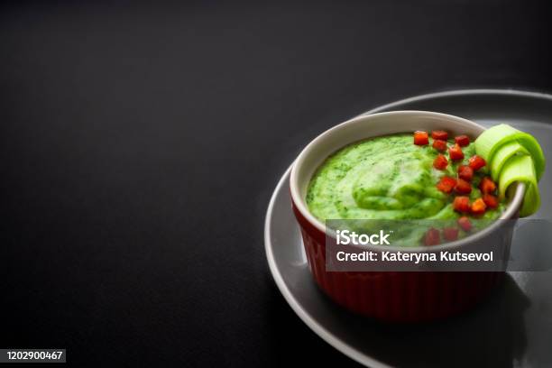 Makanan Sehat Pada Menu Dengan Sayuran Hijau Segar Dalam Konsistensi