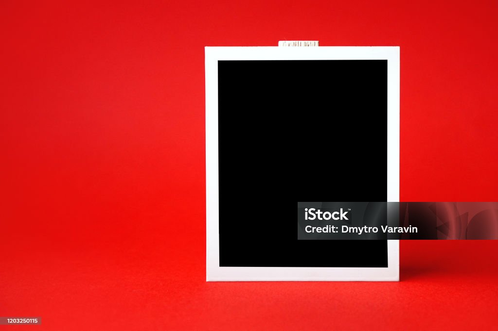 Plantilla De Foto Vacío En Blanco Para La Foto Sobre Fondo Rojo Listo ... Plantilla De Foto Vacío En Blanco Para La Foto Sobre Fondo Rojo Listo ...