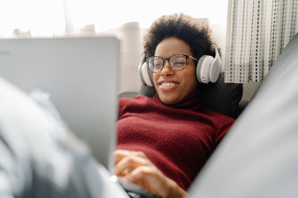 Watching Laptop Pictures | Download Free Images on Unsplash