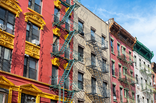 Bangunan Tua Berwarnawarni Di Chinatown New York City Dengan Tangga