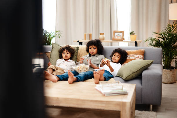 Child Watching Tv Pictures | Download Free Images on Unsplash