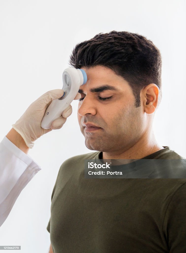 Tangan Dipotong Dari Dokter Scanning Manusia Di Rumah Sakit Foto Stok ... Tangan Dipotong Dari Dokter Scanning Manusia Di Rumah Sakit Foto Stok ...