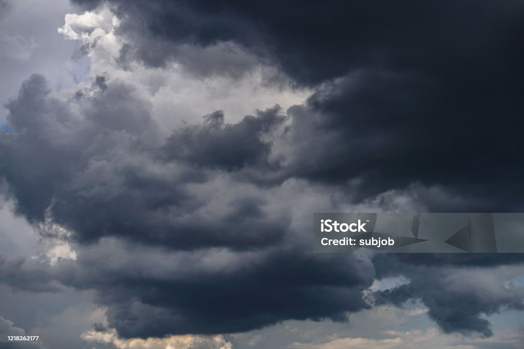Awan Petir Yang Mengerikan Dari Sisi Pesawat Awan Epik Suram Gambar ... Awan Petir Yang Mengerikan Dari Sisi Pesawat Awan Epik Suram Gambar ...