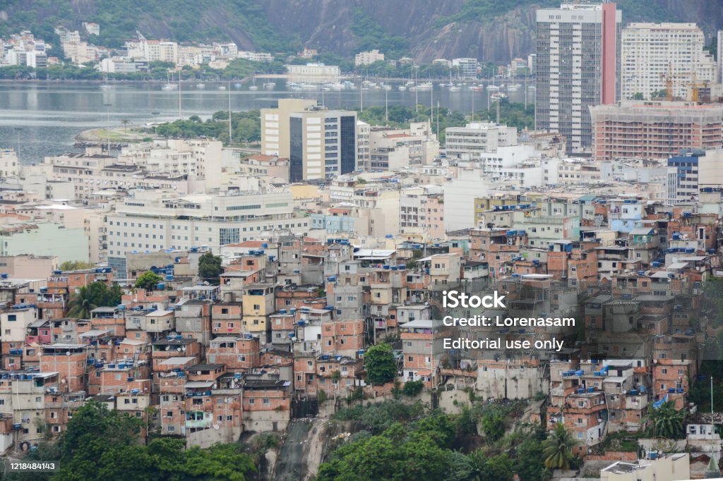 リオデジャネイロのファヴェーラと高層ビルの眺め ブラジルのストックフォトや画像を多数ご用意 ブラジル ハイコントラスト