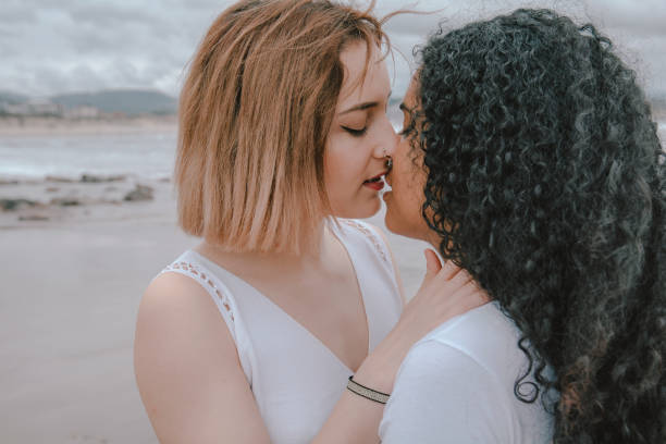 700 Fotos Bilder Und Lizenzfreie Bilder Zu Latina Lesbian Kissing