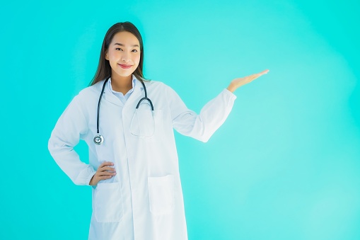 Potret Cantik Wanita Dokter Muda Asia Dengan Stetoskop Foto Stok ... Potret Cantik Wanita Dokter Muda Asia Dengan Stetoskop Foto Stok ...
