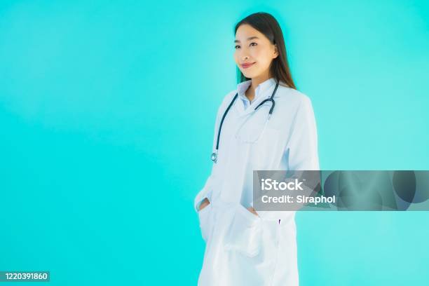 Potret Cantik Wanita Dokter Muda Asia Dengan Stetoskop Foto Stok ... Potret Cantik Wanita Dokter Muda Asia Dengan Stetoskop Foto Stok ...