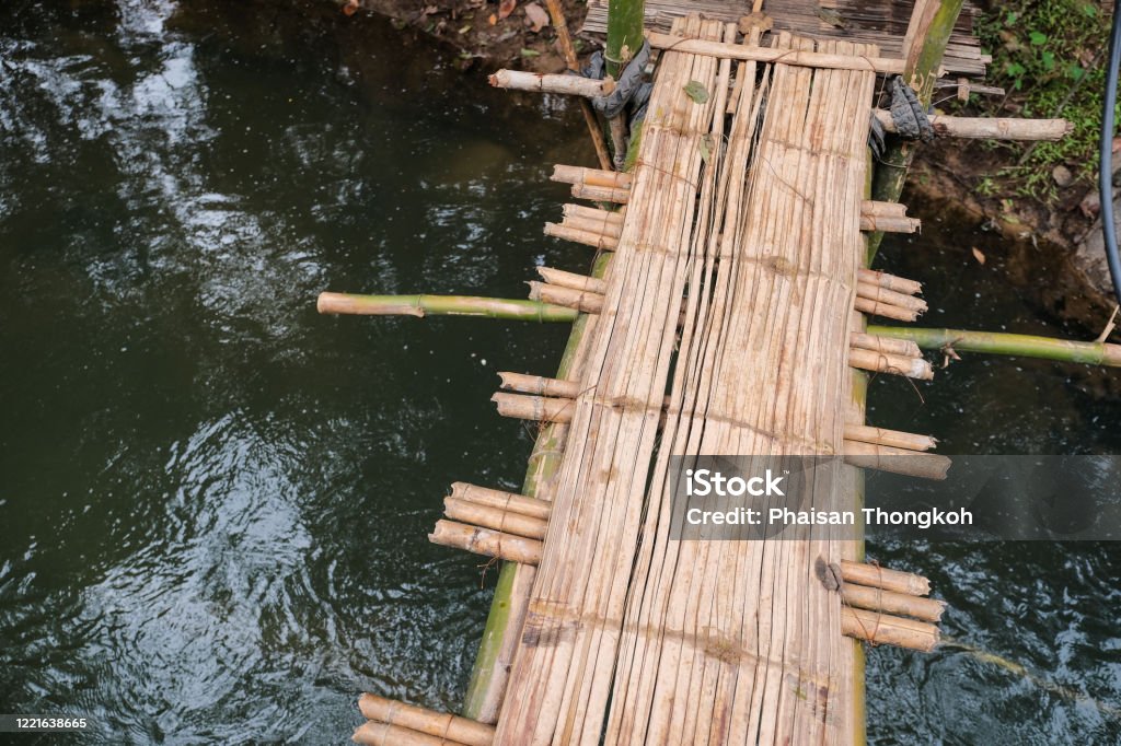 Jembatan Bambu Jembatan Bambu Di Atas Sungai Foto Stok - Unduh Gambar ... Jembatan Bambu Jembatan Bambu Di Atas Sungai Foto Stok - Unduh Gambar ...